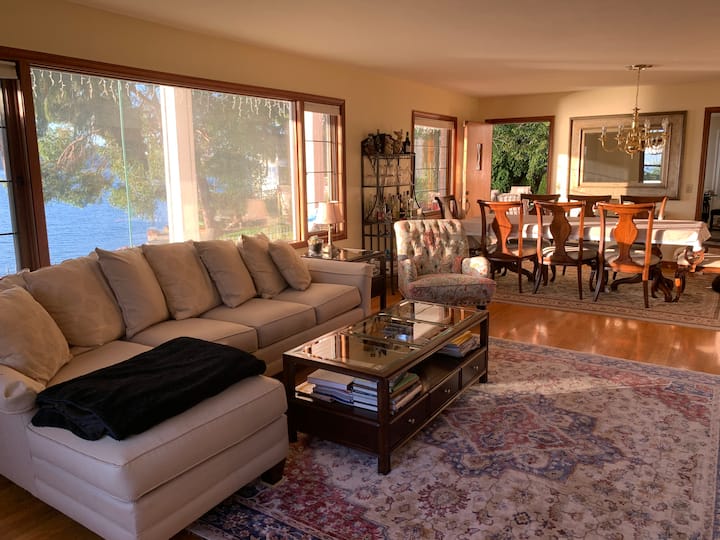 Secluded Waterfront Retreat - Silverdale, WA