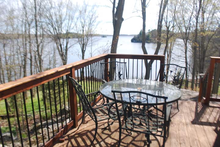 Cranberry Lake 3 Bedroom Renovated Viceroy Falcon - Gananoque