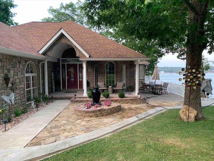 Views To Die For - Osage Beach, MO