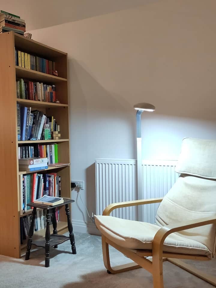 Lovely, Private Bedroom With Vaulted Ceiling - Aylesbury