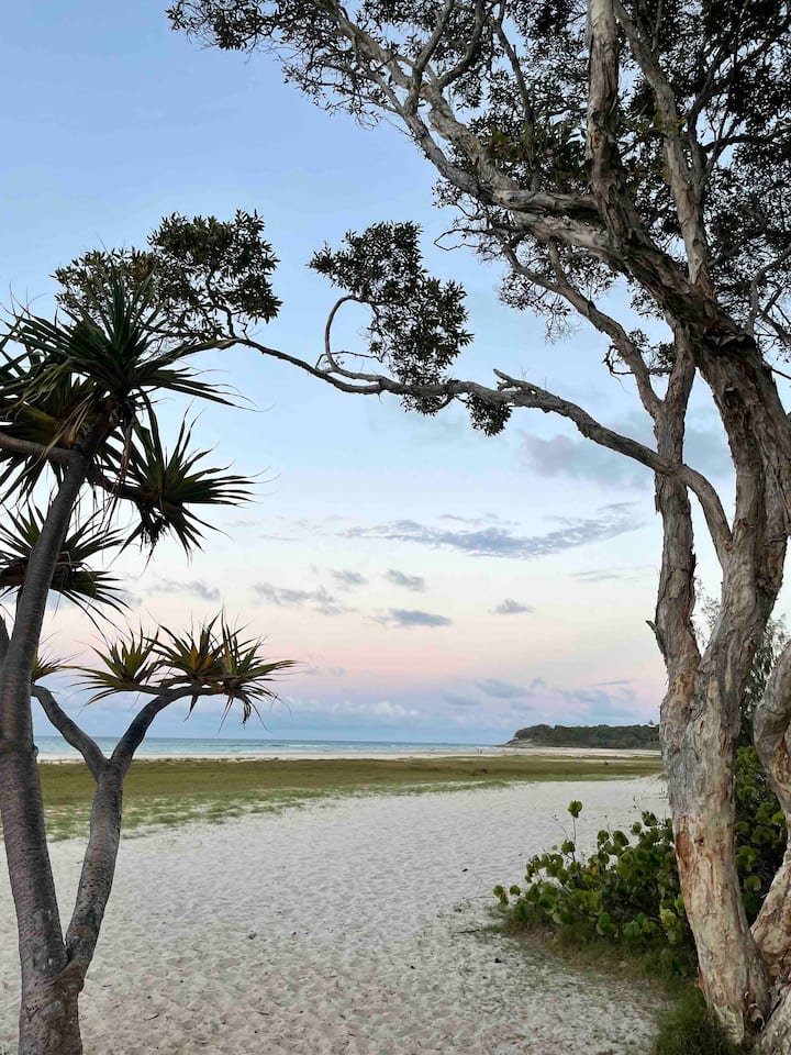 Home Beach Straddie Villa Full Of Light - Moreton Island