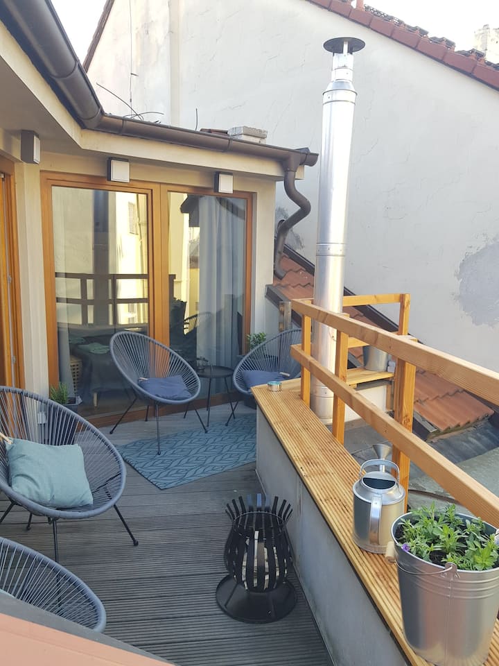Huge 3-bed Duplex W Sauna, Jacuzzi, Terrace & Ac - Prague