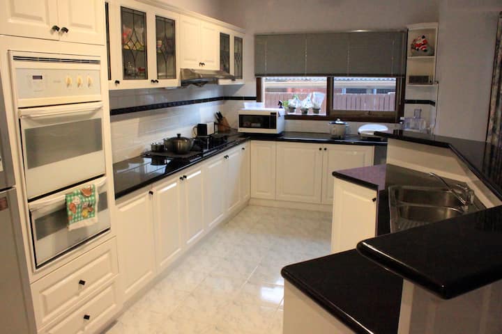 Beautiful Spacious Bed At Endeavour Hills - Dandenong