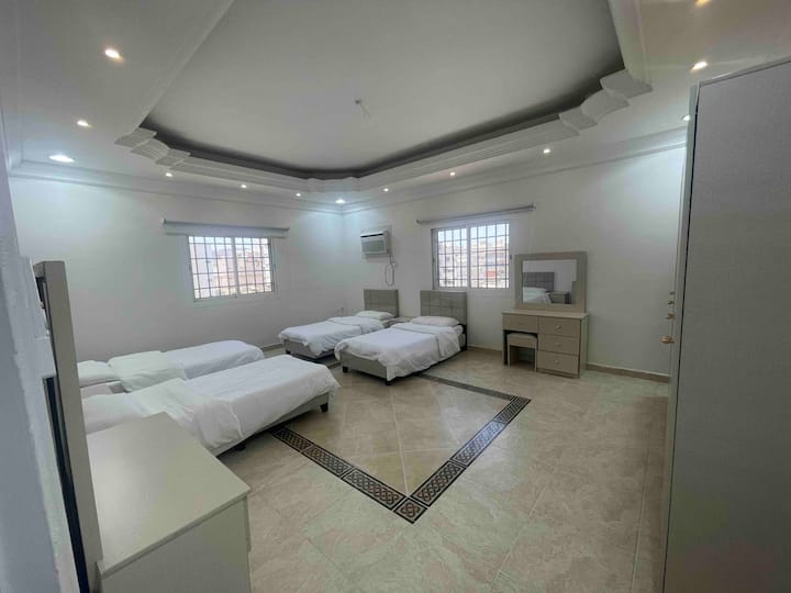 Spacious Madinah Stay Near Prophet Mosque |Comfort - Medina
