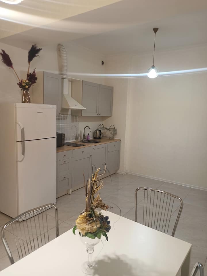 Самий Центр, рядом с Оперным театром, новостройка. - Yerevan