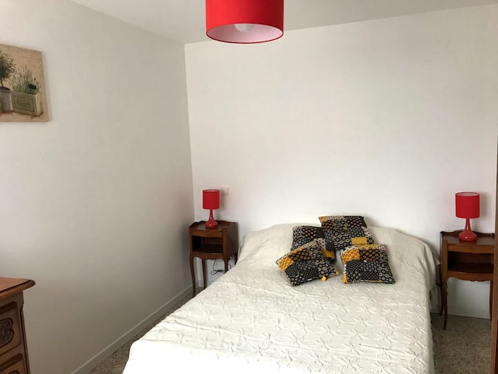 Rez-de-jardin Dans Une Maison - Gréoux-les-Bains
