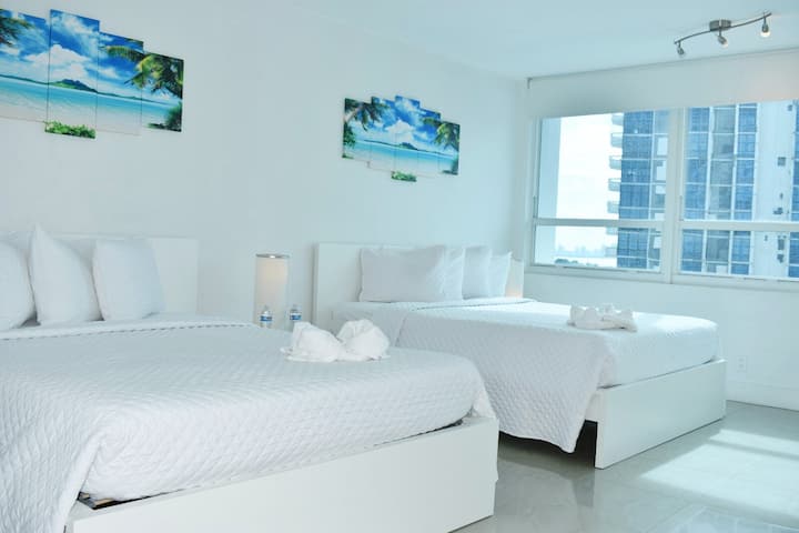 Oceanfront Condo-hotel Bayview And Free Parking - Surfside, FL