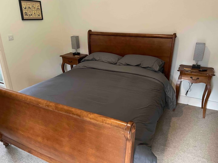 Kingsize Guest Room In Village Pub - Tetbury