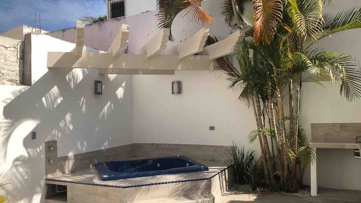 Quaint Home 3 Blocks From The Beach - Mazatlán