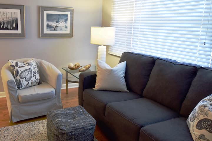 Lil' Grove Home - Modern, Comfy, Kid-friendly 2br - St. Louis, MO