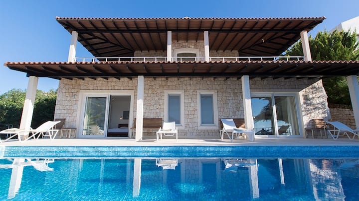 Cape House 5 Bedroom Villa With Sea Views - Kaş