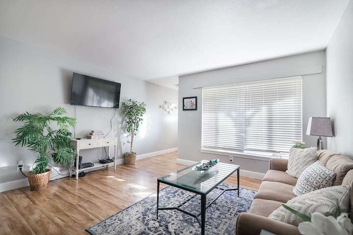 Cute Home Near Cal Expo & Arden Mall - Sacramento, CA