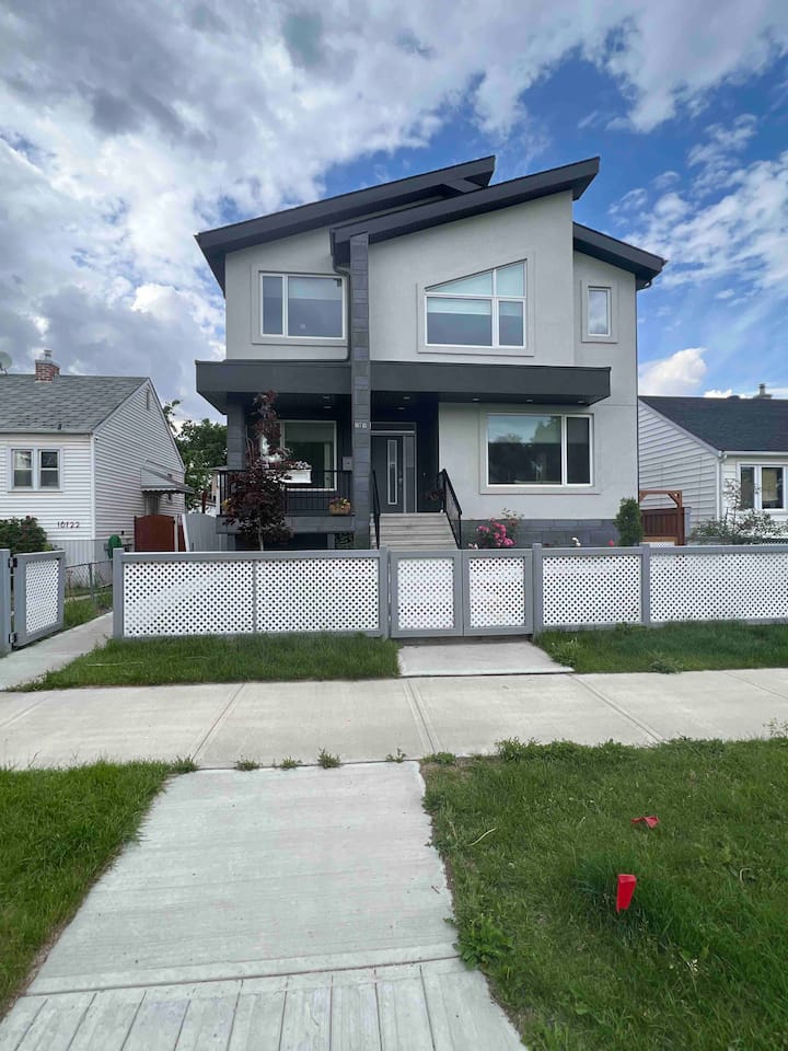 Brand New Comfortable & Cozy Legal Suit. - Edmonton