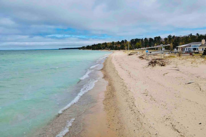 Beachfront Retreat, Accessibility And Eco-friendly - Alden, MI