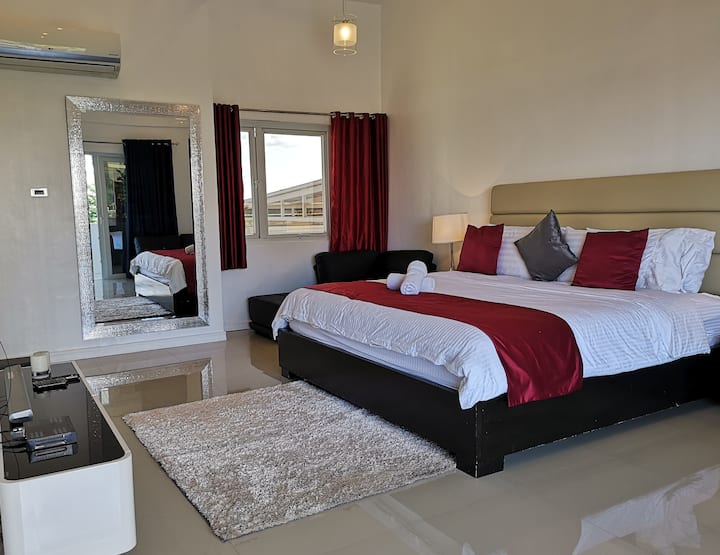 160 Sqm Penthouse Q With Two Bedrooms - Angeles