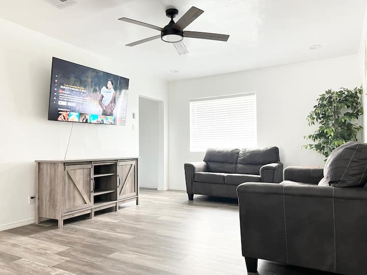 Spacious 5 Bed/4 Rooms 2 Bath Private Parking - El Paso, TX