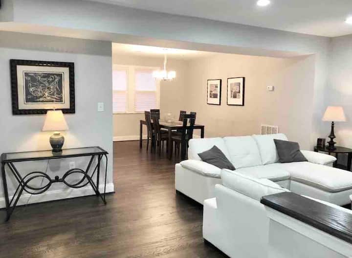 Newly Renovated, Fully Furnished Townhome! - Baltimore, MD