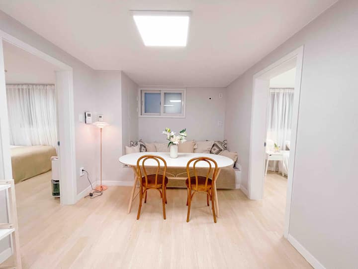 (Open Sale) 디자이너의 예쁜 숙소 / 편한침대와 최고급 침구 - 서울특별시