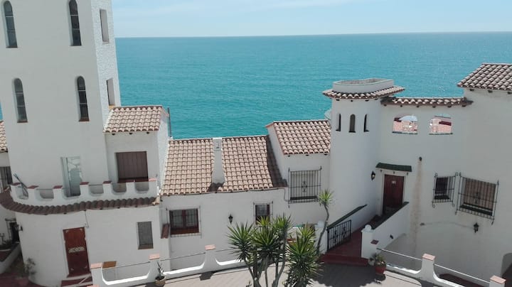 Charming Apartment On The Cliffs W/sea Views - Sitges