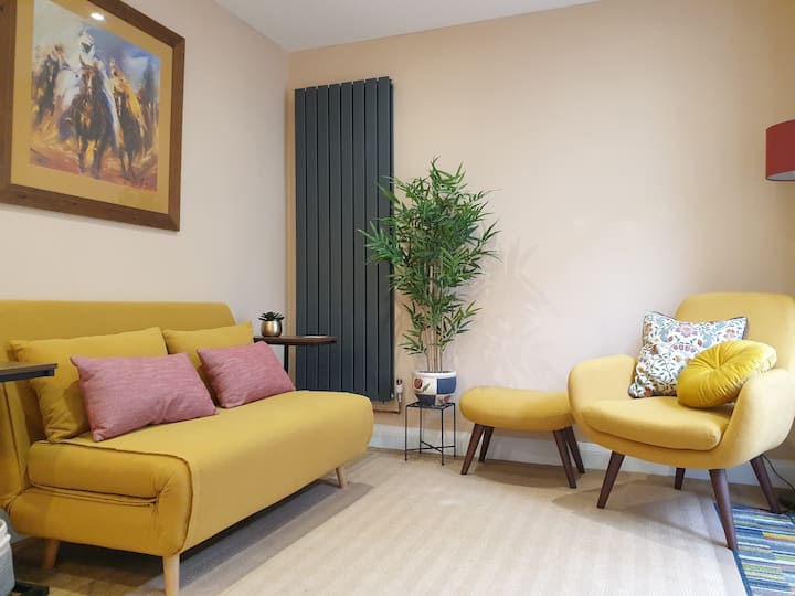 Light & Airy Apartment With Small Patio - Isle of Wight