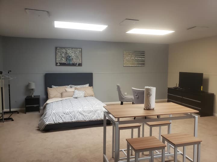 ~Huge Studio Guest Suite - Willowbrook - Houston