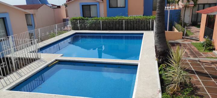 Amplia Casa Con Jardín Y Alberca En Cuernavaca - Cuernavaca