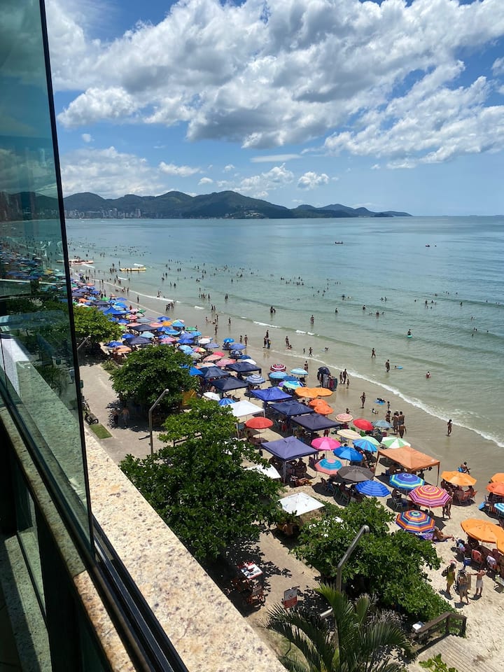 Apartamento Frente Mar, Meia Praia - Itapema. - Itapema