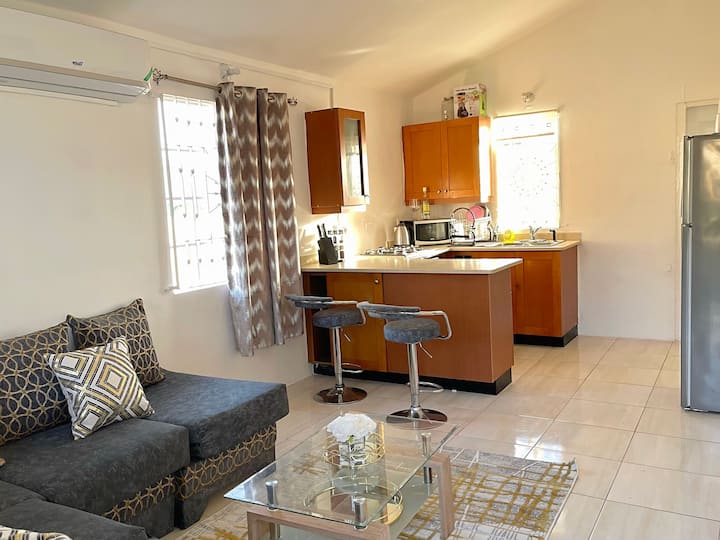 Home In Gated Community! Free Wifi & 24hr Security - Jamaica