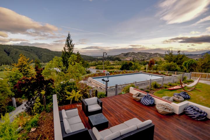 Beautiful, Spacious Apartment, River Views & Pool - Motueka