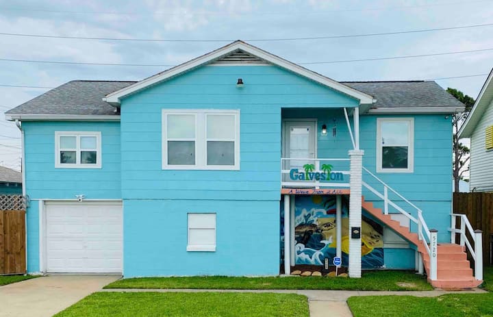 A Wave From It All  Recently Updated Cute House - Galveston, TX