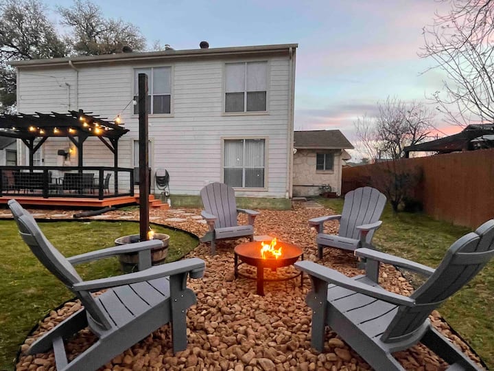 Pickleball, Mini Golf, Ping Pong, Sleeps 18 - San Antonio