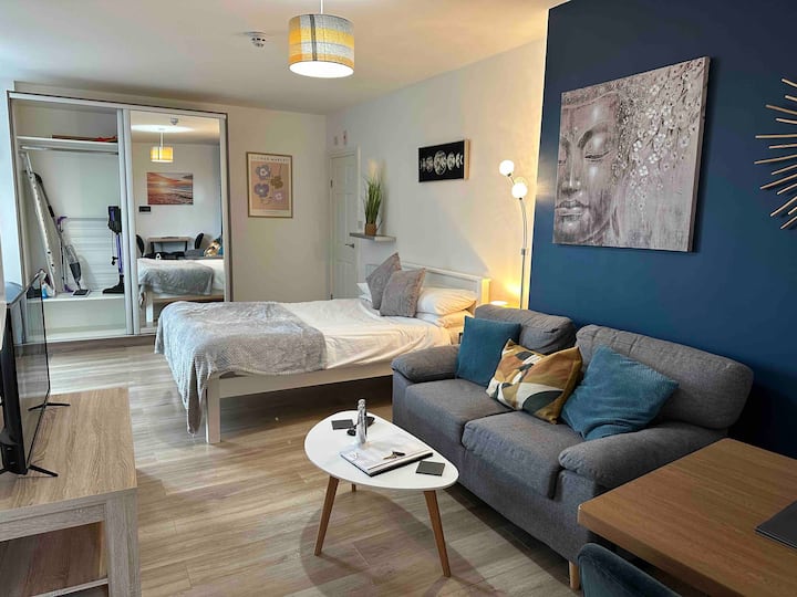 Cosy Refurbished Studio, City Centre Location - Coventry