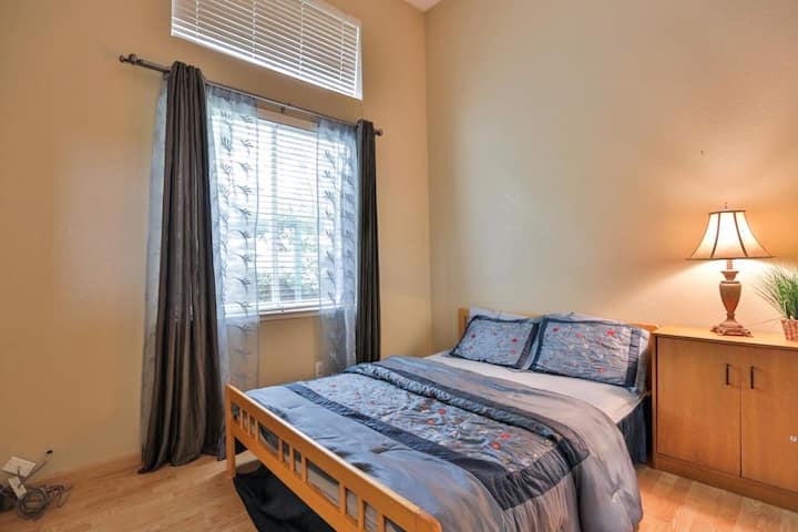 Bedroom With Private Bath & Separate Entry - Santa Clara, CA