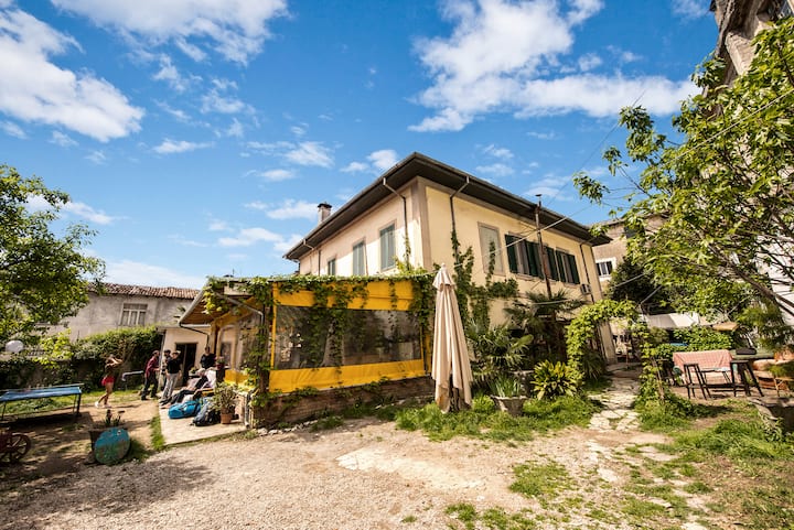 Bed In Shared Room At Mi Casa Es Tu Casa Hostel - Shkodër