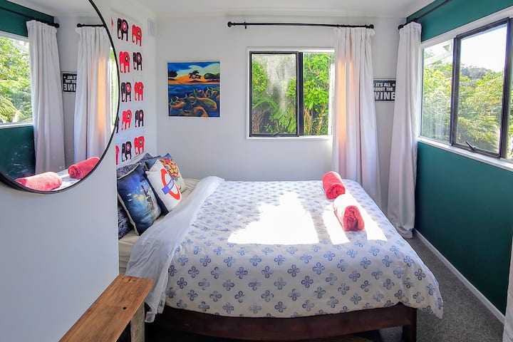 Birdsong Waiheke With Private Lounge & Bathroom - Waiheke Island