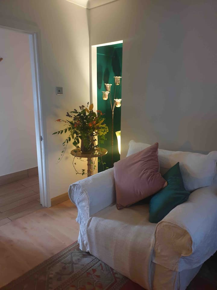 A Wonderful South Facing Home - 알트링캠