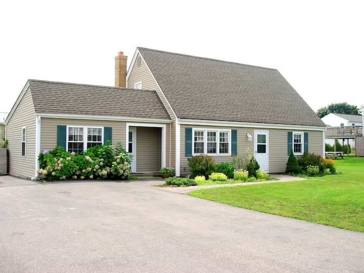 24 Davisville Lane - Eastward Look - Narragansett - Narragansett, RI