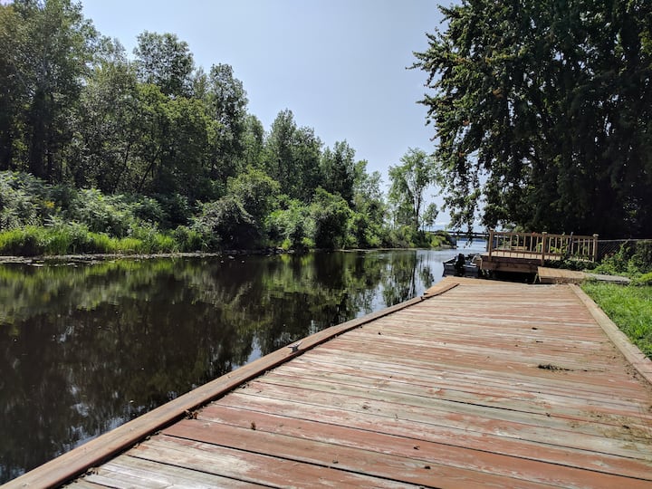 Cozy Cottage In A Serene Setting On A Canal - Orillia