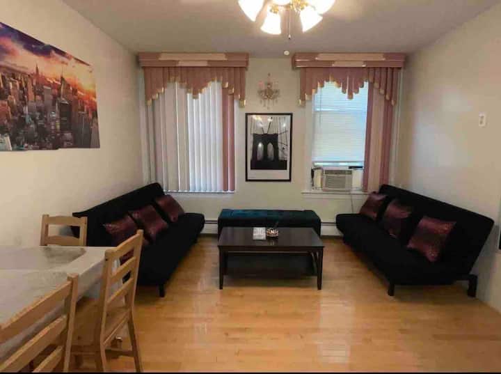 Sunnyside Queen 4bd Apt - Brooklyn, NY
