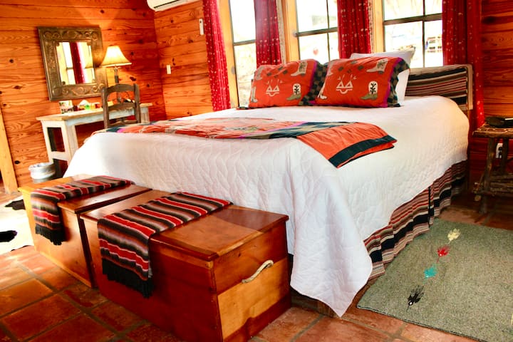 Glamping At Balcones Springs - 2-guest Cabin - Spicewood, TX