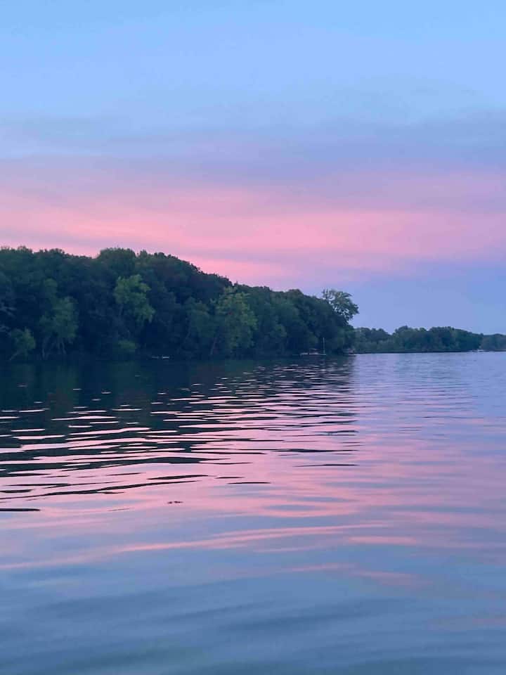 Cozy Lakeside Cabin Sauna, Fireplace, Pets Welcome - Mora, MN