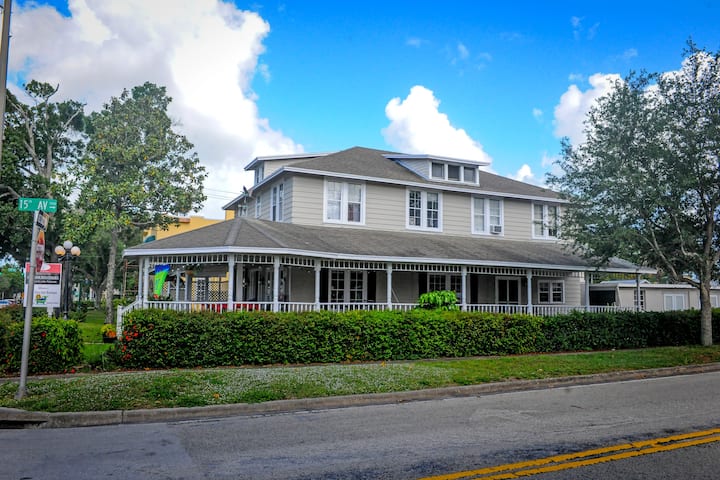 Rosewood Inn-#4 - Vero Beach, FL