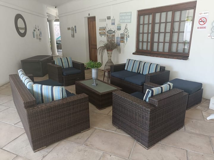 Single, Double, Business & Family Guest House. - Richards Bay