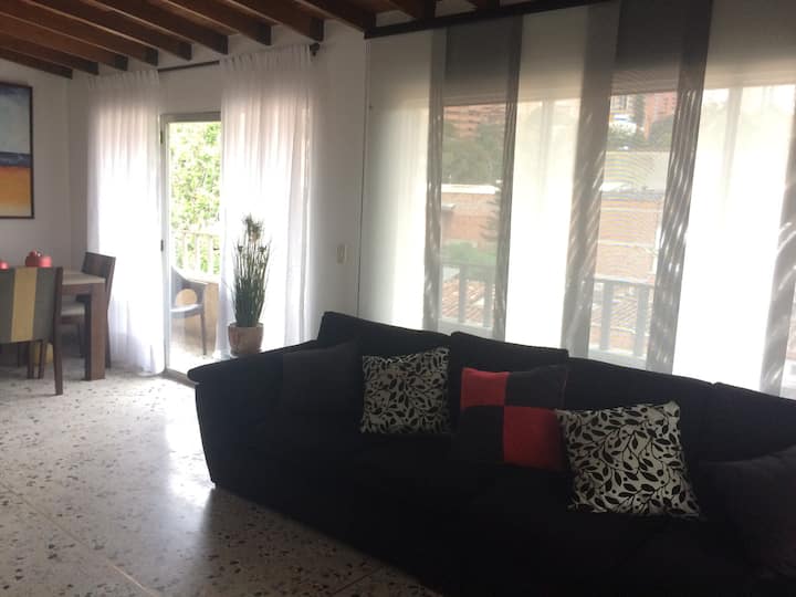 Agradable Apartamento Poblado Manila Bien Ubicado - Medellín