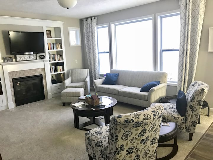 Sage River Sanctuary! Quiet & Comfortable Home! - Grand Rapids, MI
