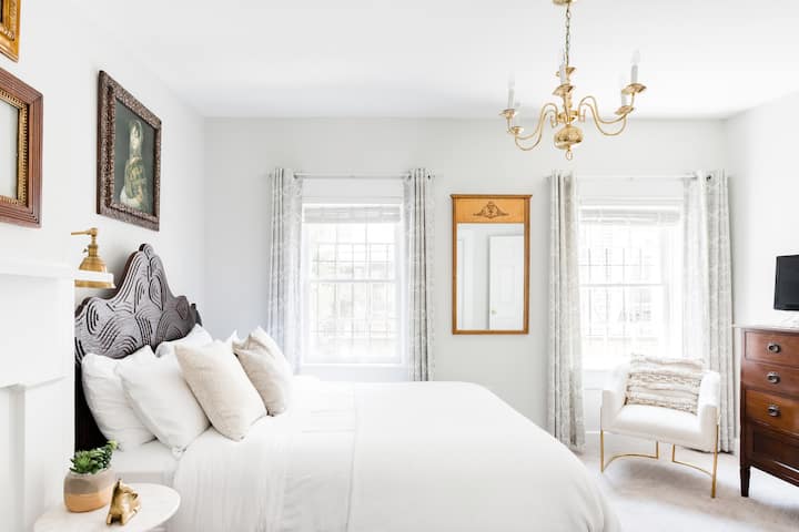 Stylish Carriage House In The Historic District - Savannah, GA
