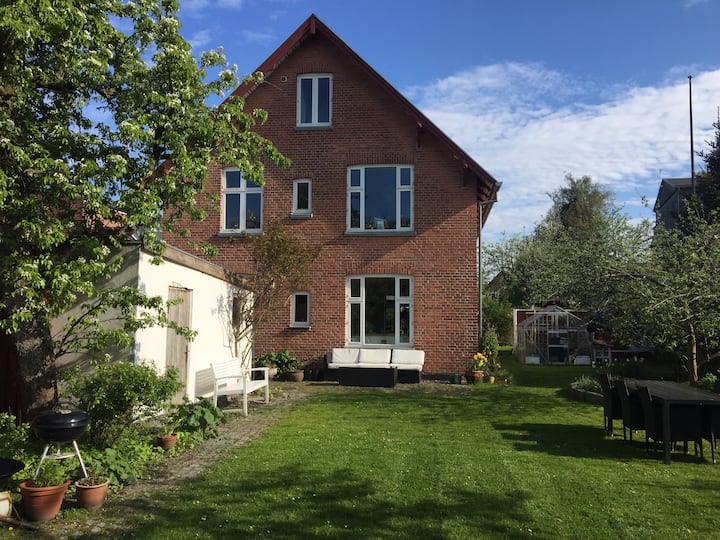 Family Friendly House With A Sunny Garden - Copenhagen