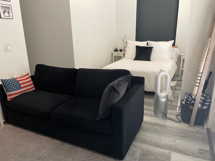 Gaslamp Quarter Top Floor Studio (Free Parking) - San Diego, CA