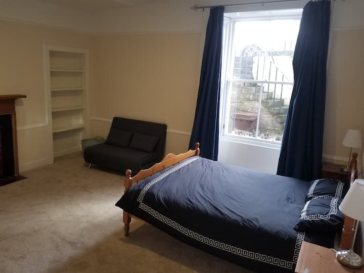 Large Double Bedroom In Spacious Apartment. - Edimburgo