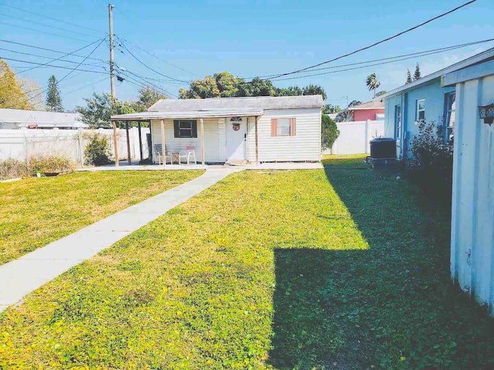 Florida A Litle House - Pinellas County, FL